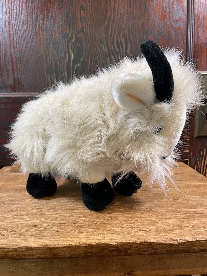 1988 Sugar Loaf Plush Mountain Goat White Fuzzy Goat Ram Black Horns ...