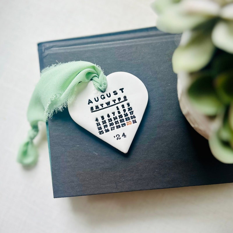 Wedding Date Gift - 60+ Gift Ideas for 2025