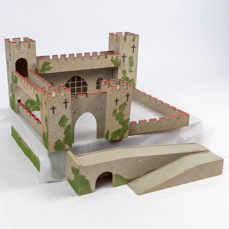 FAO Schwarz Wooden Castle With Crosses for Toy Soldiers Tri-ang Vintage ...