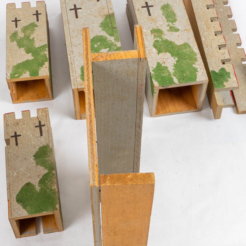 FAO Schwarz Wooden Castle With Crosses for Toy Soldiers Tri-ang Vintage ...