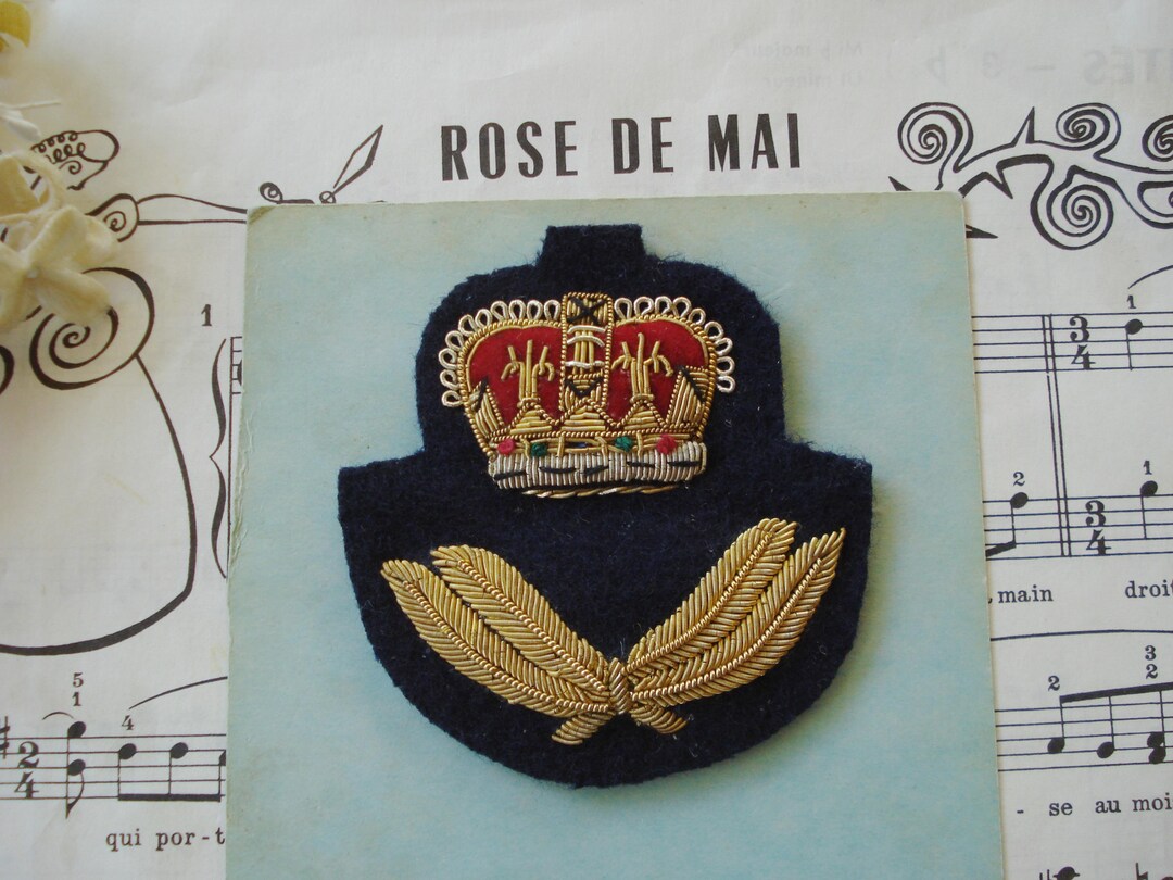 Vintage Gold Metal Bullion Crown Crest Shield Leaf Leaves Wreath ...