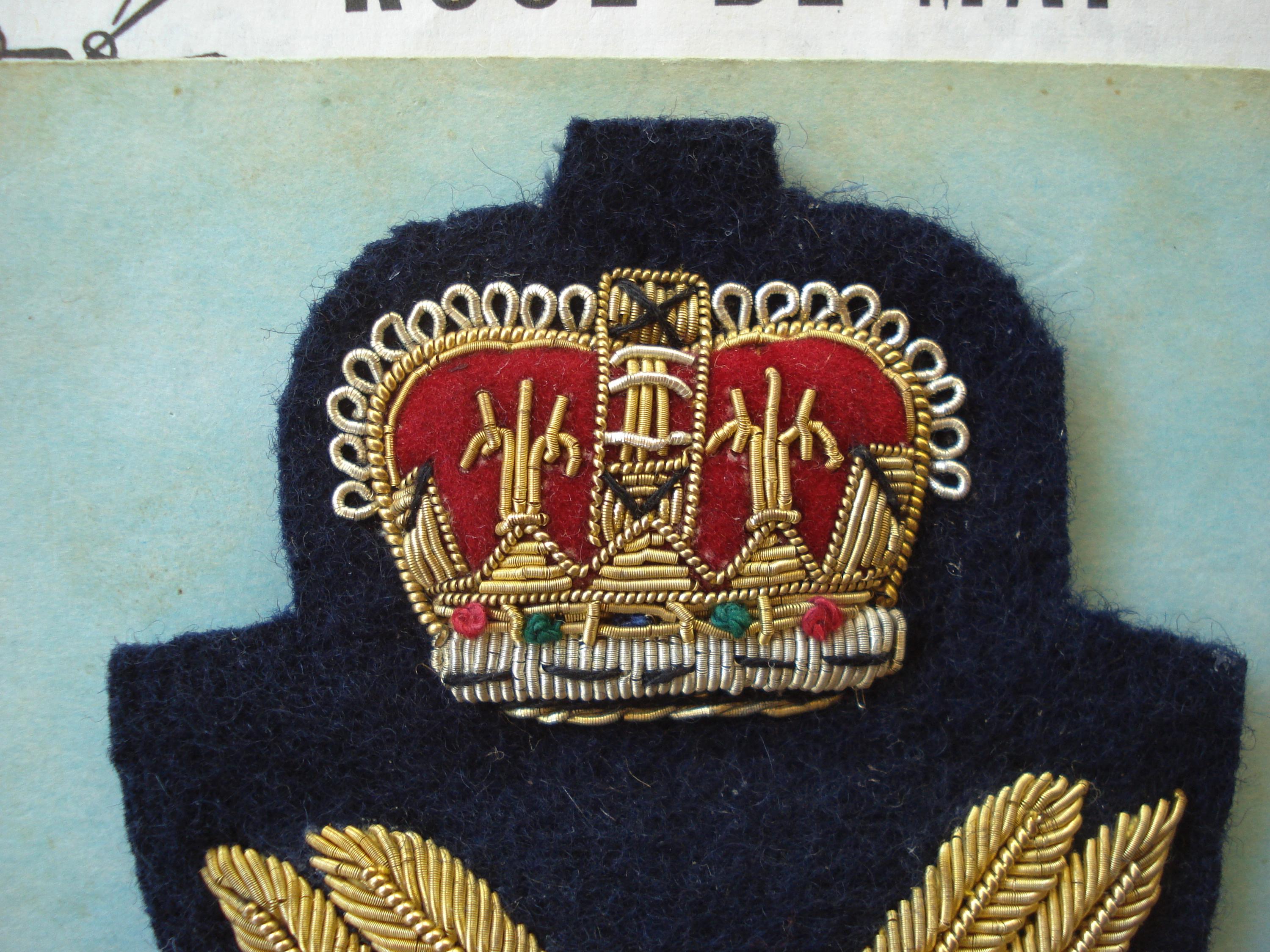 Vintage Gold Metal Bullion Crown Crest Shield Leaf Leaves Wreath ...