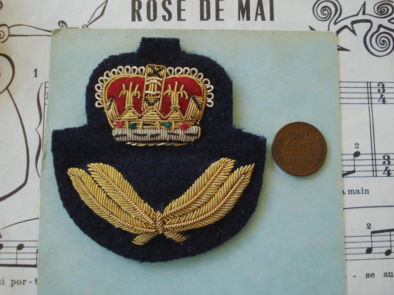 Vintage Gold Metal Bullion Crown Crest Shield Leaf Leaves Wreath ...