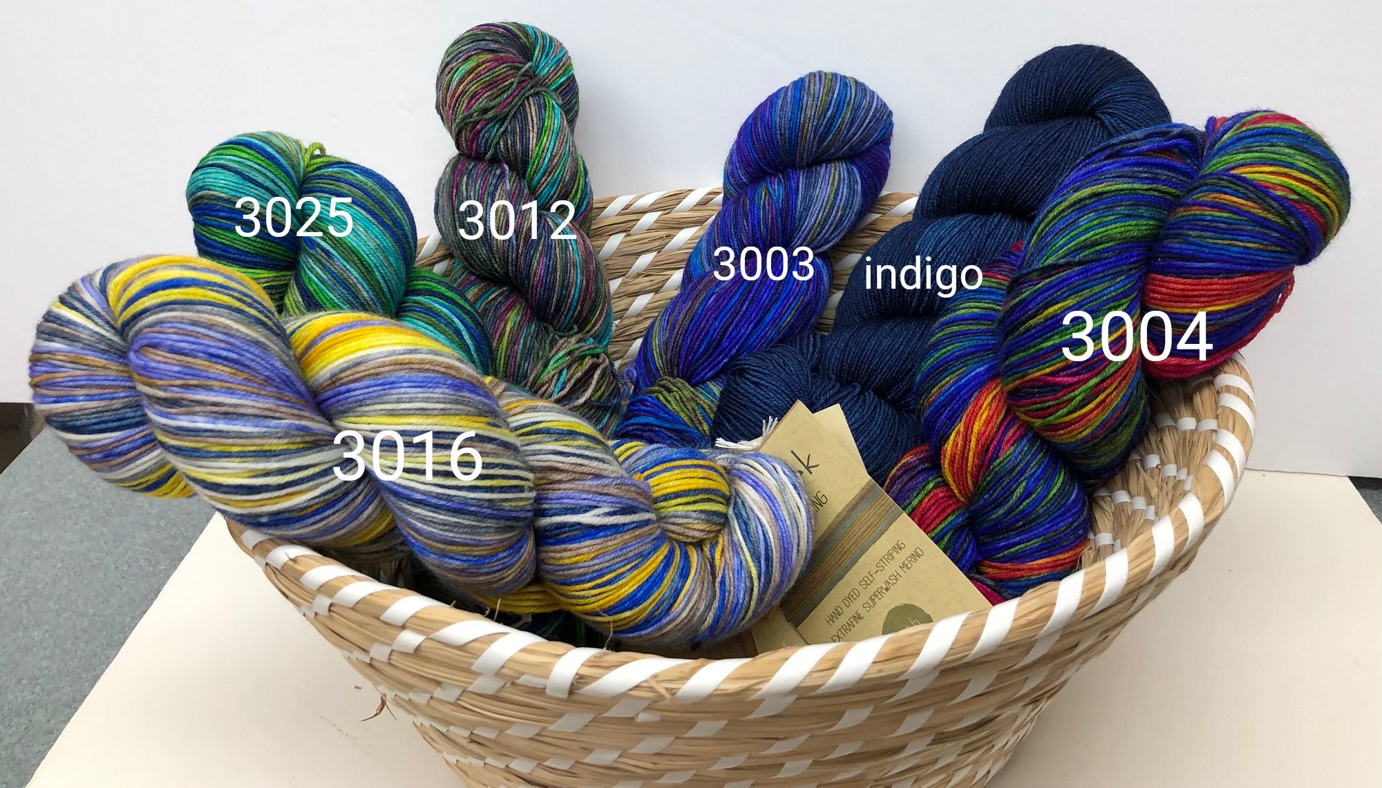 Urth Yarns Uneek Fingering Yarn - Various Colors - Etsy
