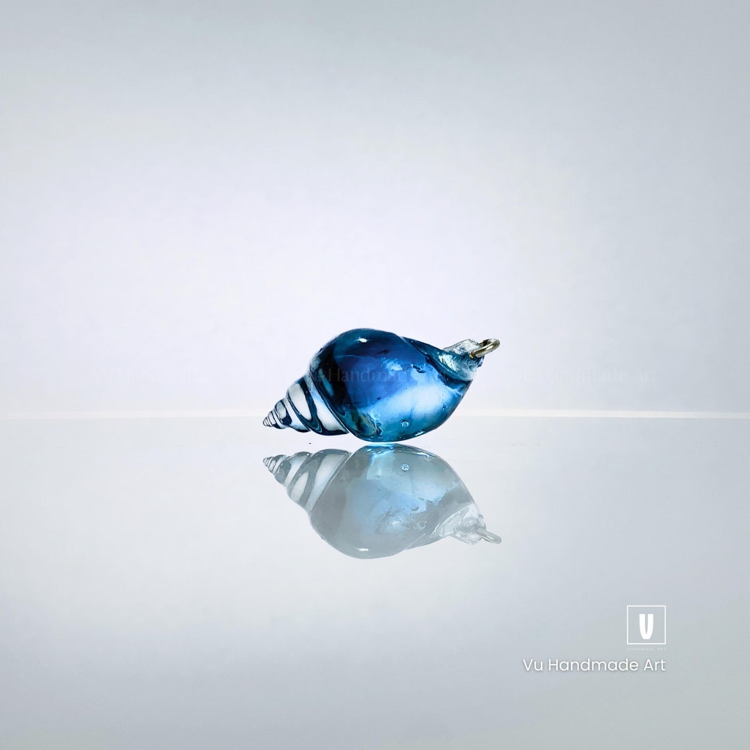 Crystal Blue Seashells Pendant Necklace | Handmade Epoxy Resin Conch ...