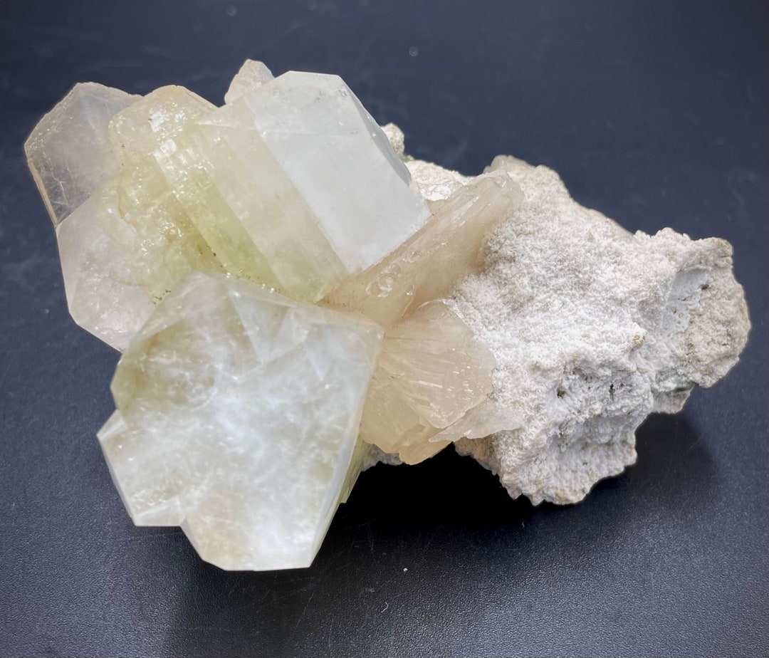 India Raw Clear Yellow Calcite Cubed White Mordenite Siderite Mixed ...