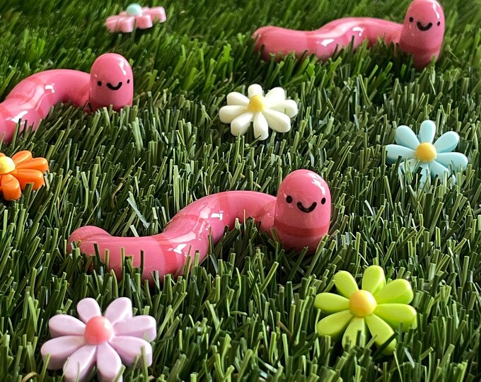 Worm Desk Buddy Adopt A Mini Earthworm Pet, Cute Tiny Pot Accessories ...