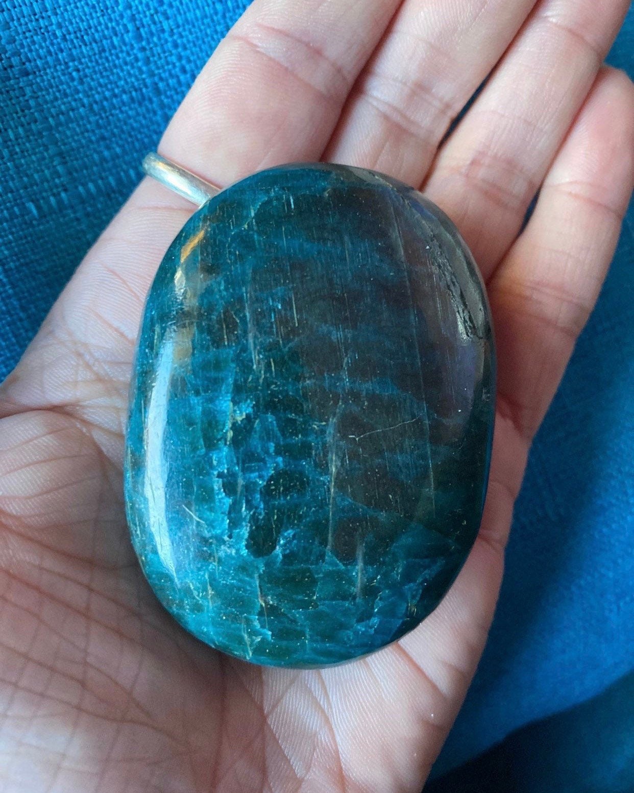 Rocks & Geodes Electric Blue Apatite High Shine Chatoyant Palm Stone ...