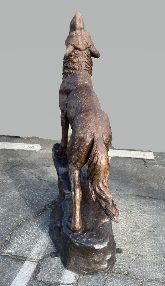 Heroic Howling Wolf - Etsy