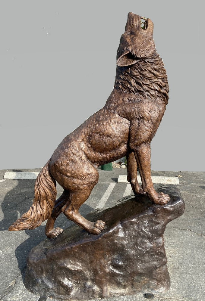 Heroic Howling Wolf - Etsy