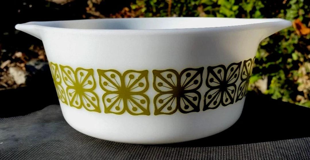 Dutch Clover / Square Flower Pyrex Casserole Serving Bowl 1.5 OT. 474-B ...