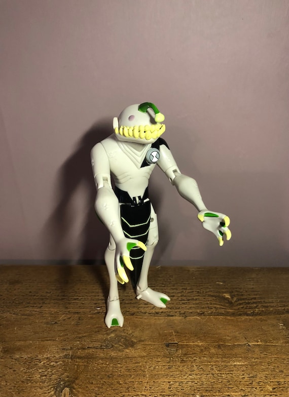 Ben 10 Ultimate Alien Ripjaws Toy