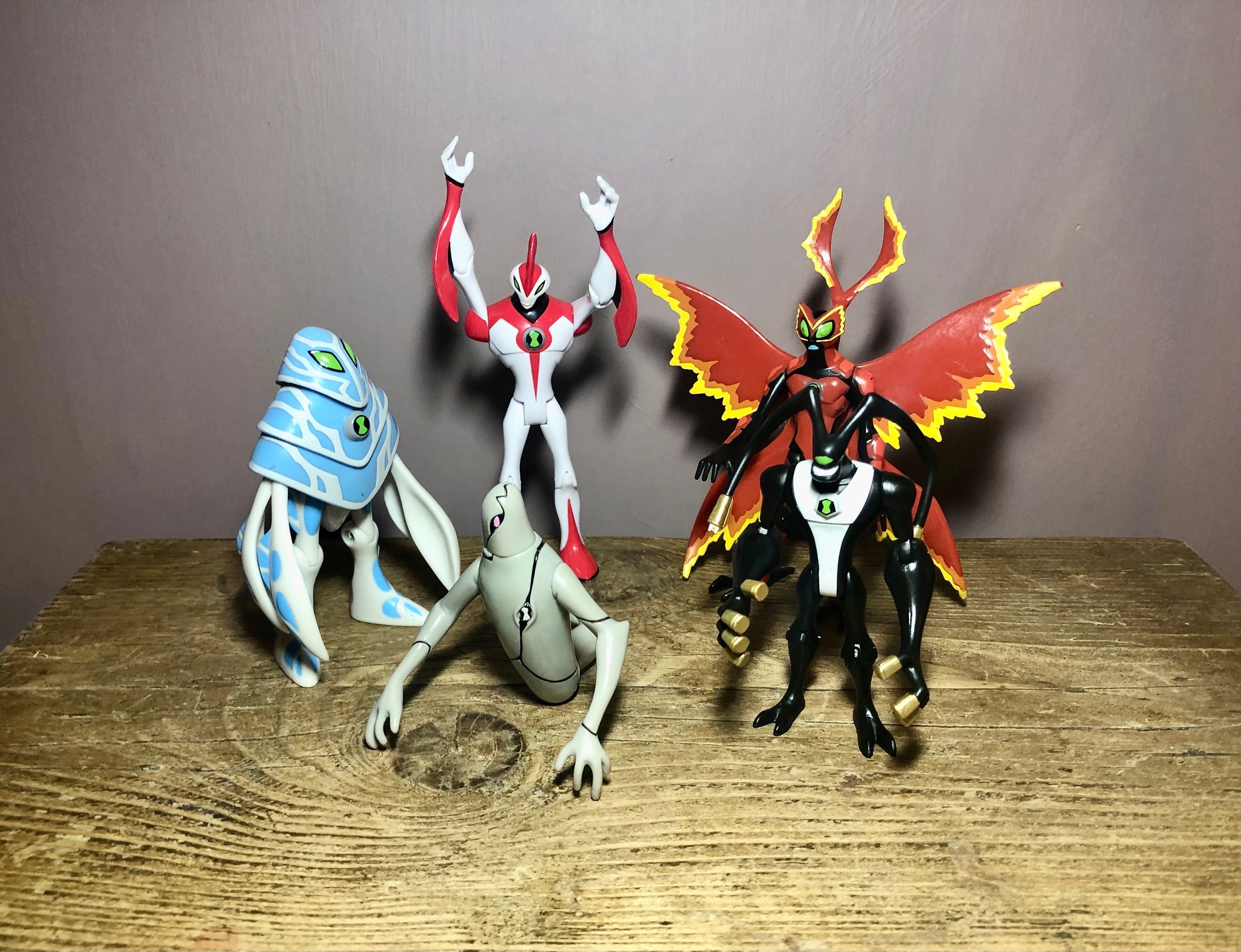 BEN 10 Action Figure Bundle 5 Ghostfreak Way Big Feedback Ultimate Big Chill Amphibian Bandai Jointed Figures 4 10cm Roleplay Display