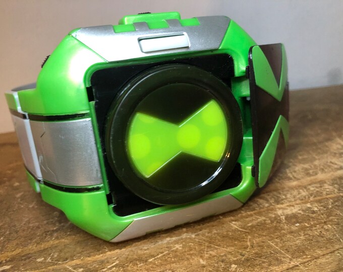 Ben 10 Omniverse Omnitrix Watch Cartoon Network S11 Bandai Lights ...