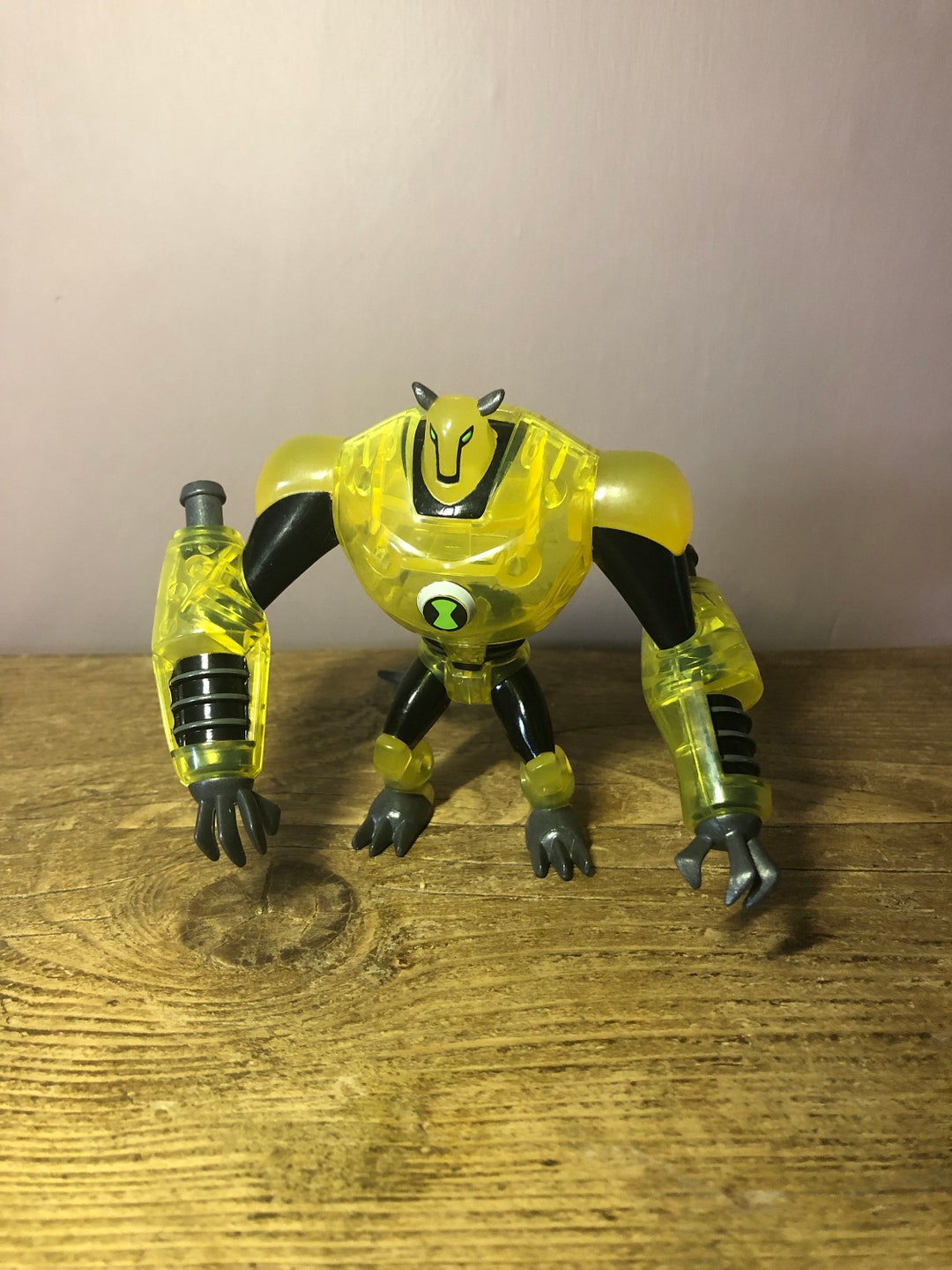 BEN 10 Ultimate Alien Action Figure Armodrillo Ultimized Rare Clear Translucent 4" Bandai ...