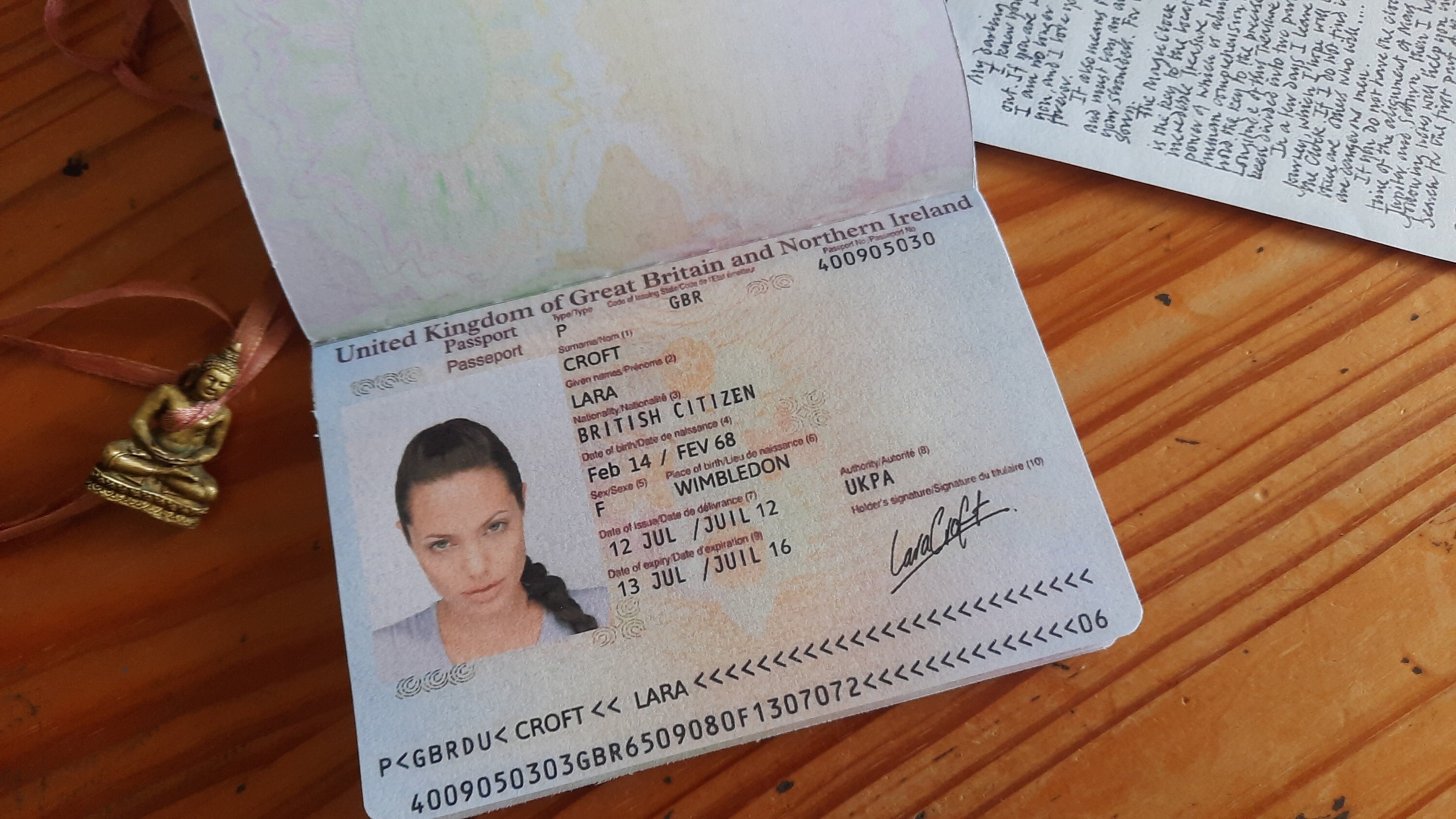 Lara Croft Angelina Jolie Tomb Raider Passaporte. - Etsy