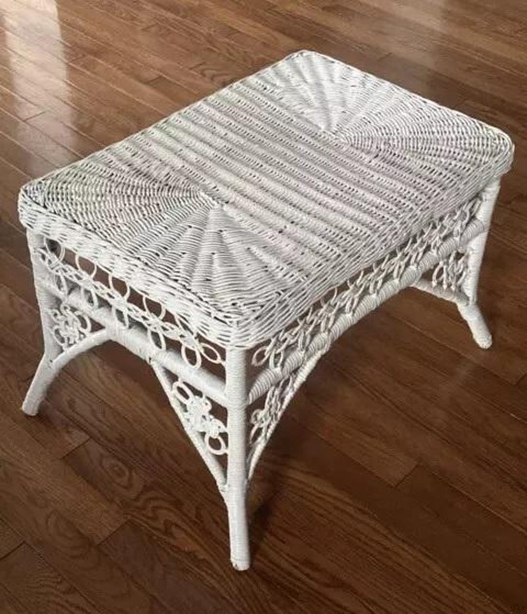 Vintage White Woven Wicker Rattan Table Plant Stand Excellent 21.5” X ...
