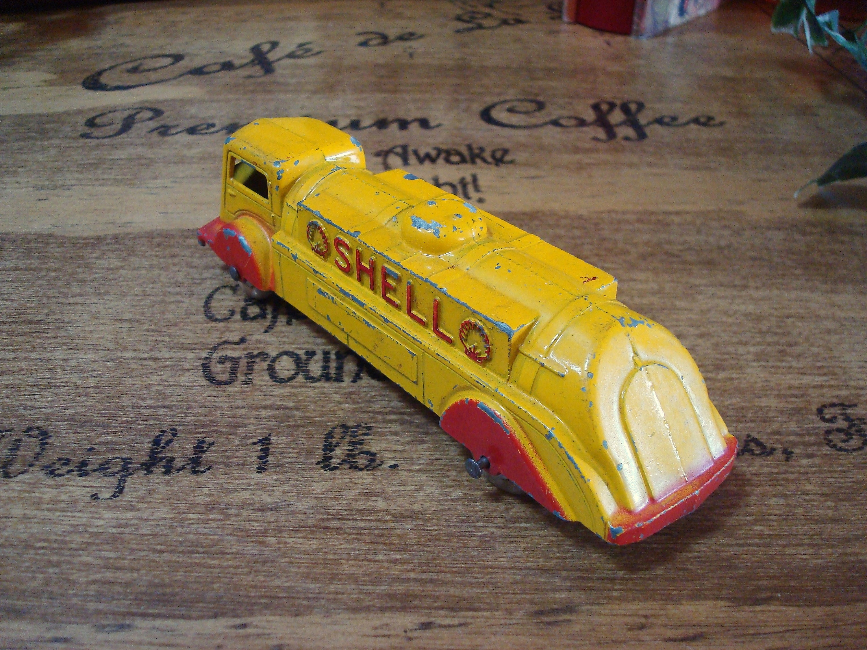 Vintage Tootsietoy Red and Yellow Shell Gasoline Tanker Truck Toy With ...