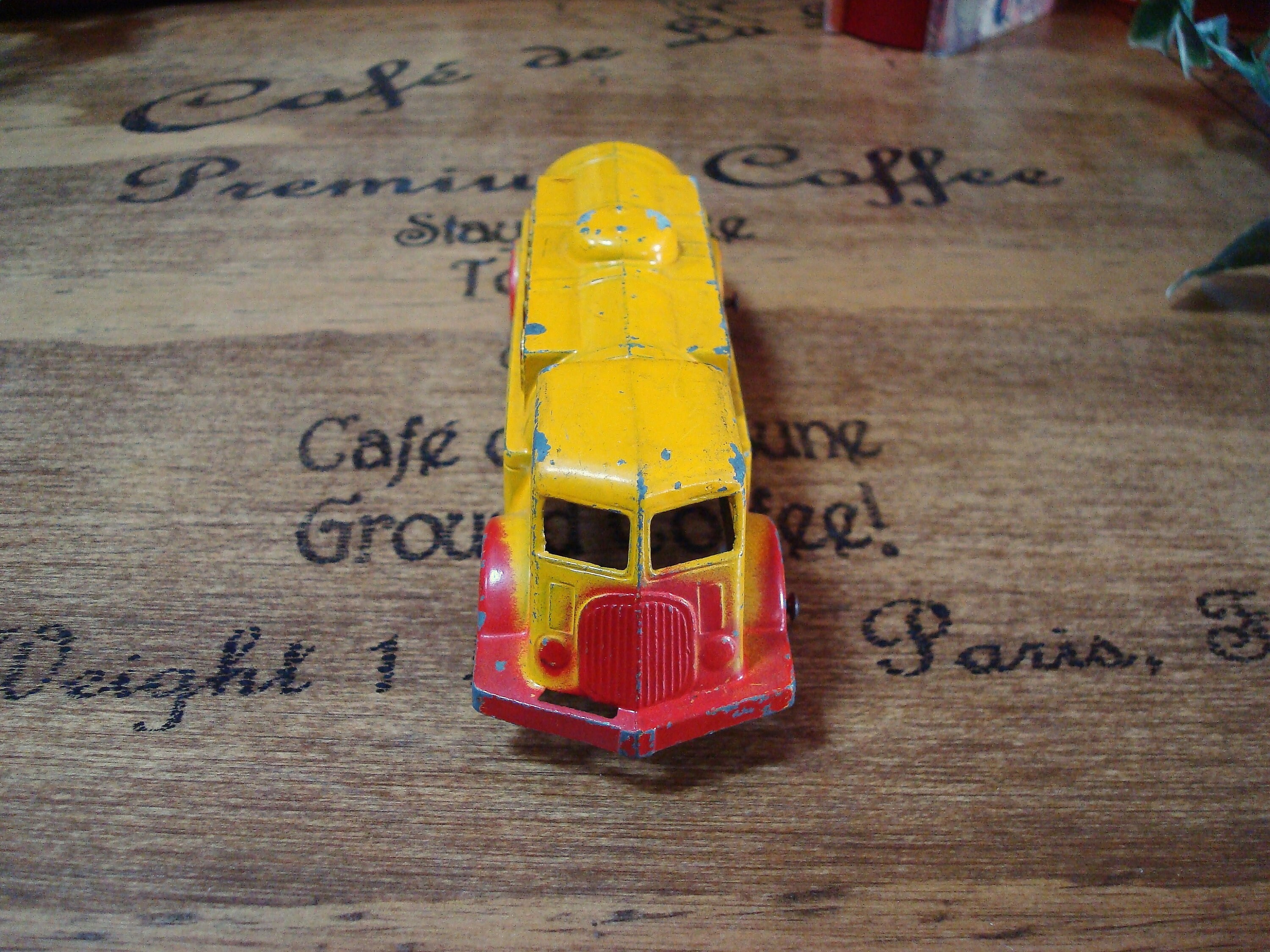 Vintage Tootsietoy Red and Yellow Shell Gasoline Tanker Truck Toy With ...