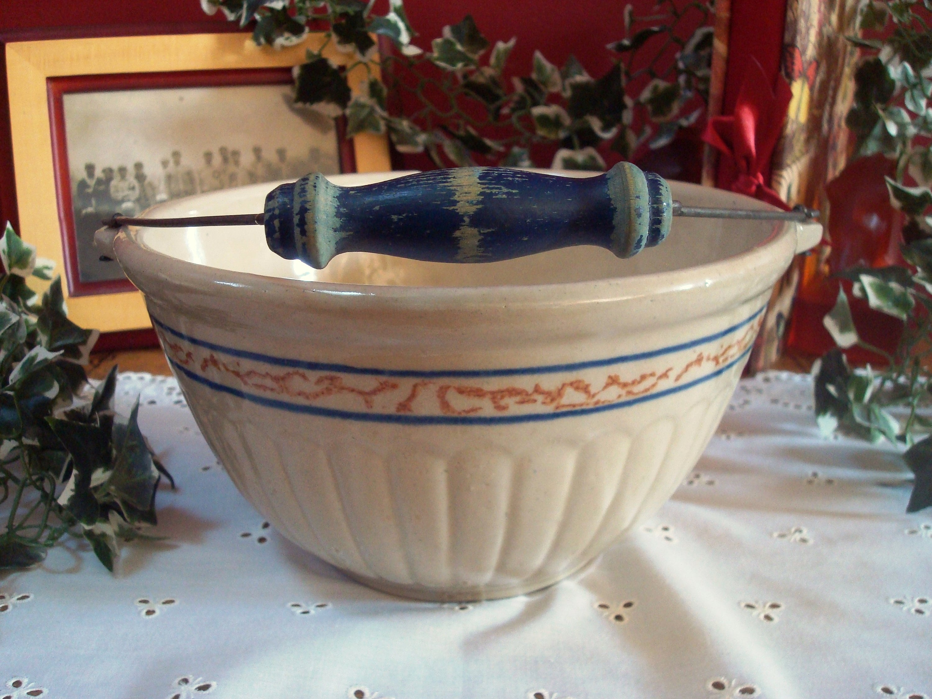 Vintage Rare Red Wing Spongeband Batter Bowl With Bail Handle and ...