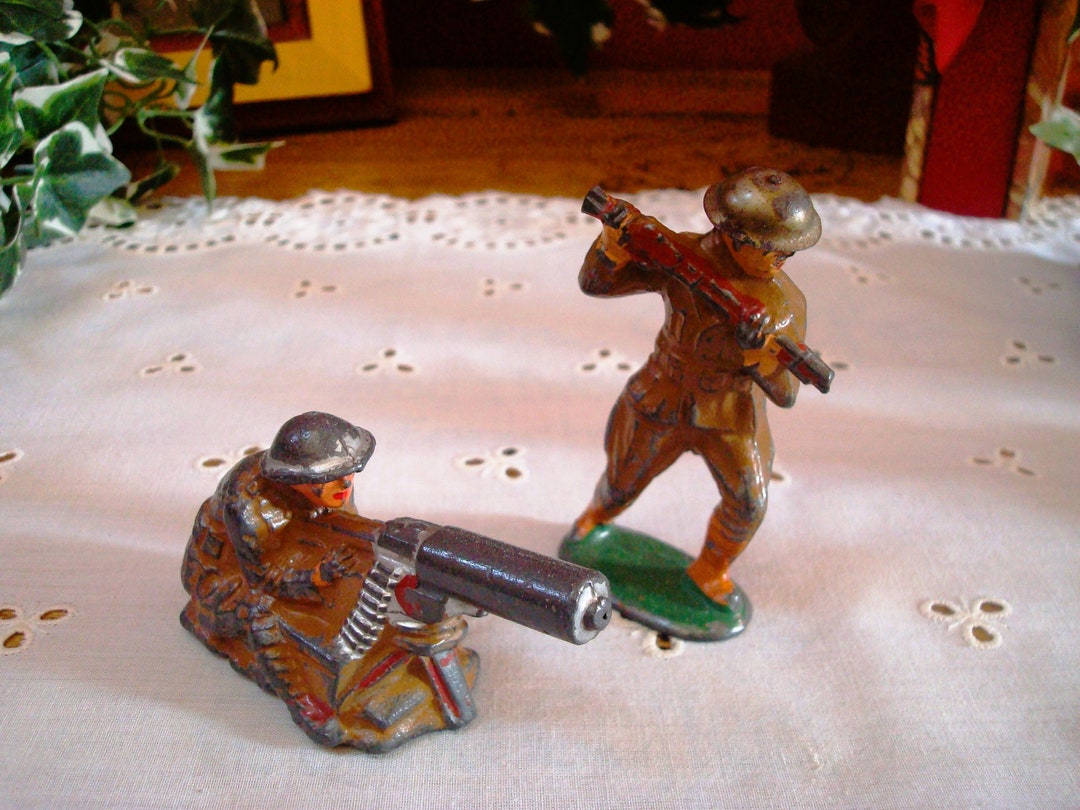 Vintage Pair of Barclay Metal Toy Soldiers, Soldier Holding Rifle ...