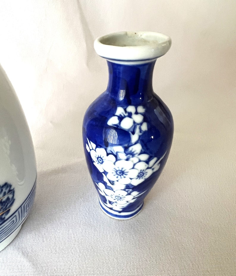 Vintage Chinoiserie Blue Flow Ware Porcelain Ceramic Bud Vase Gold Gilt ...