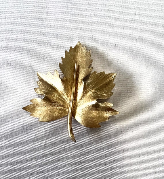 Boucher jewelry pin brooch - Gem