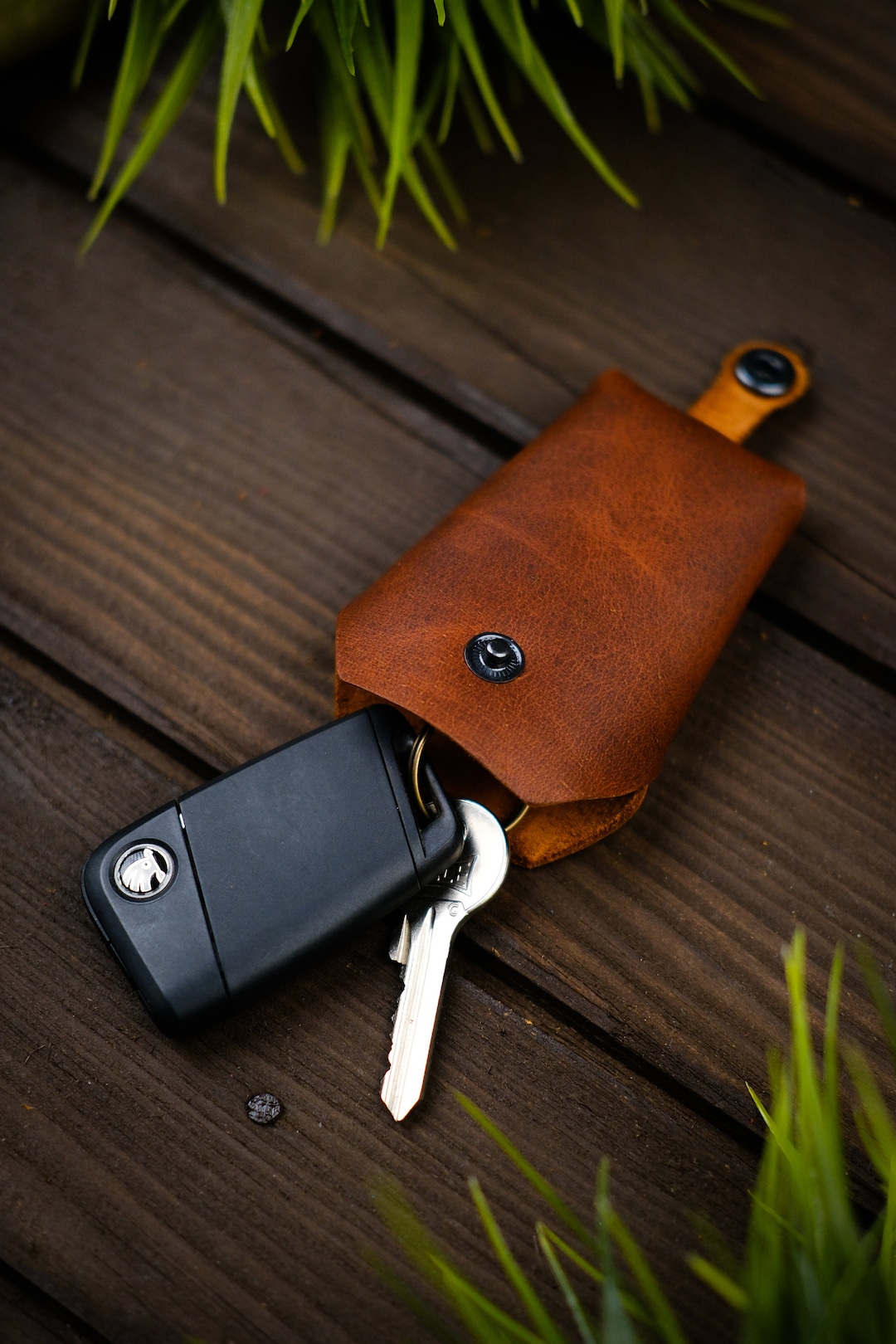 Stylish Leather Key Holder - Personalized Keychain for a Thoughtful ...