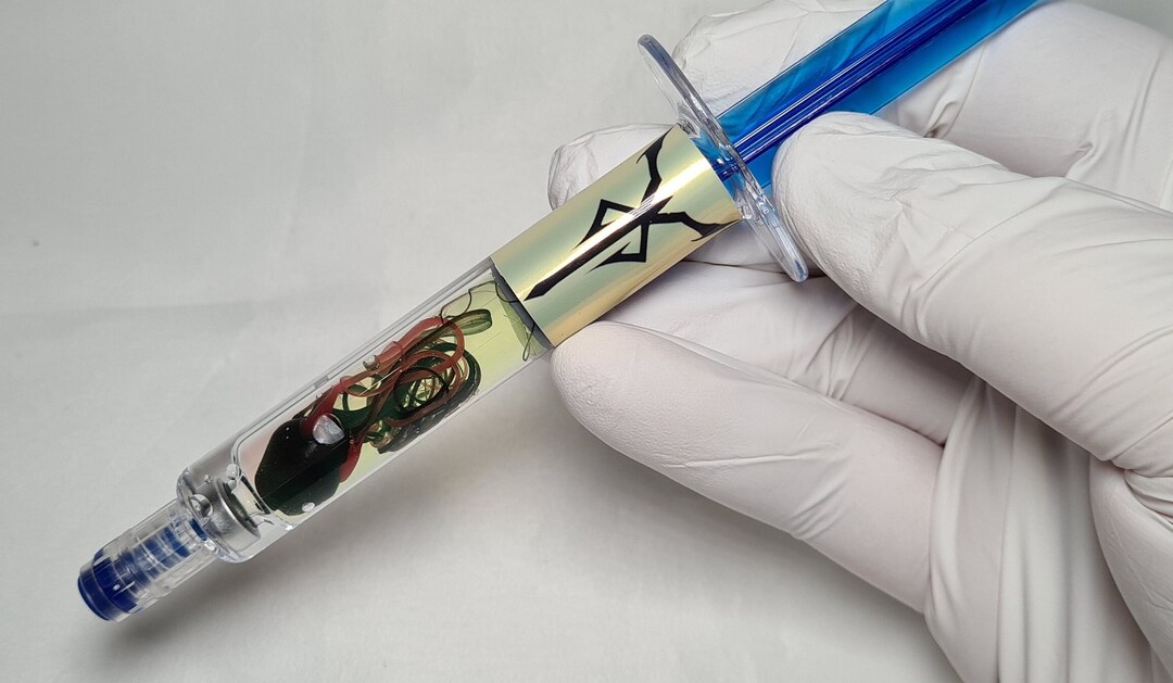 Gold Las Plagas Parasite Los Iluminados Syringe Resident Evil 4 ...