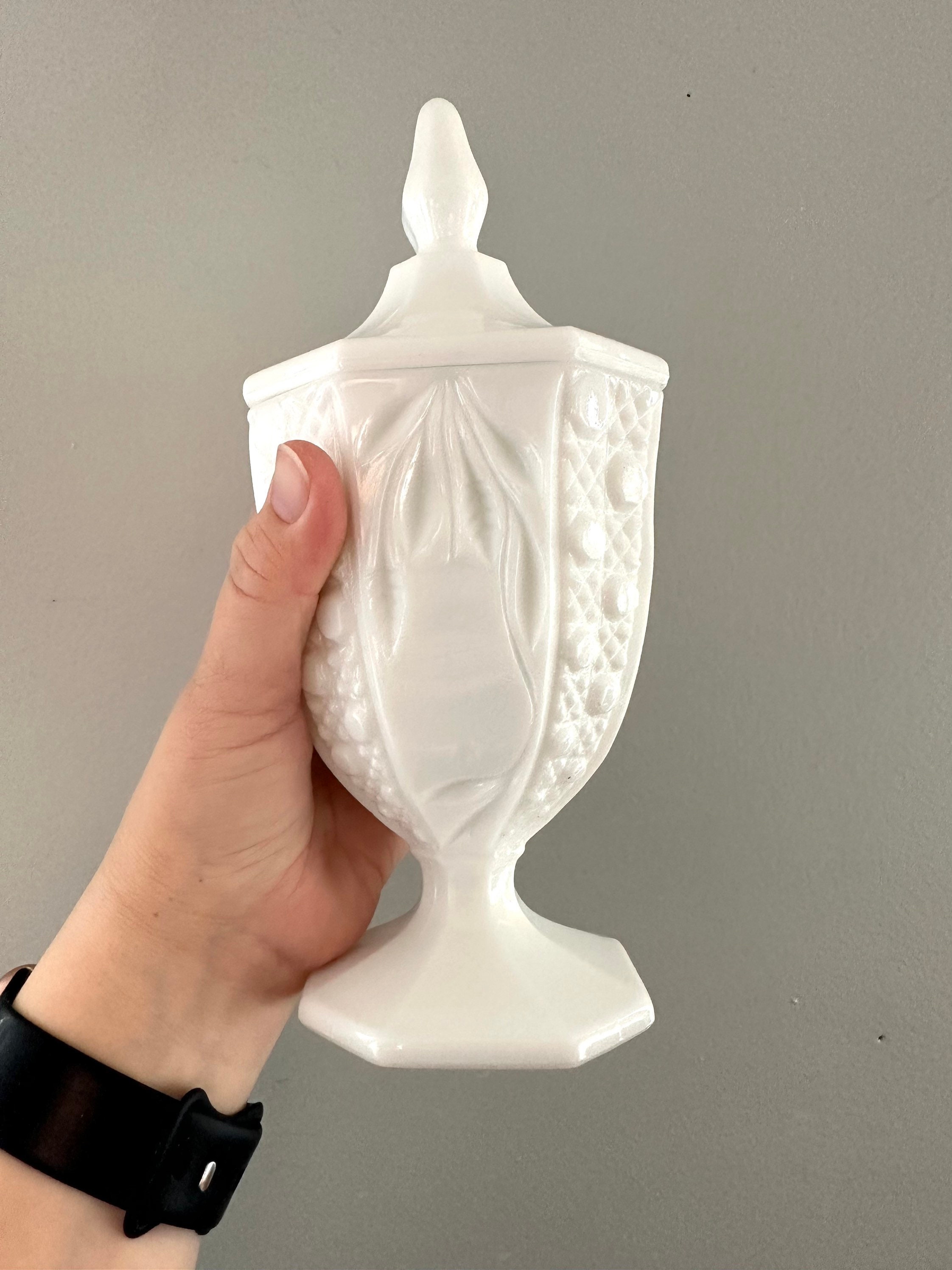 L.E. Smith Pattern # 1848 Milk Glass Apothecary Jar With Lid / Candy ...
