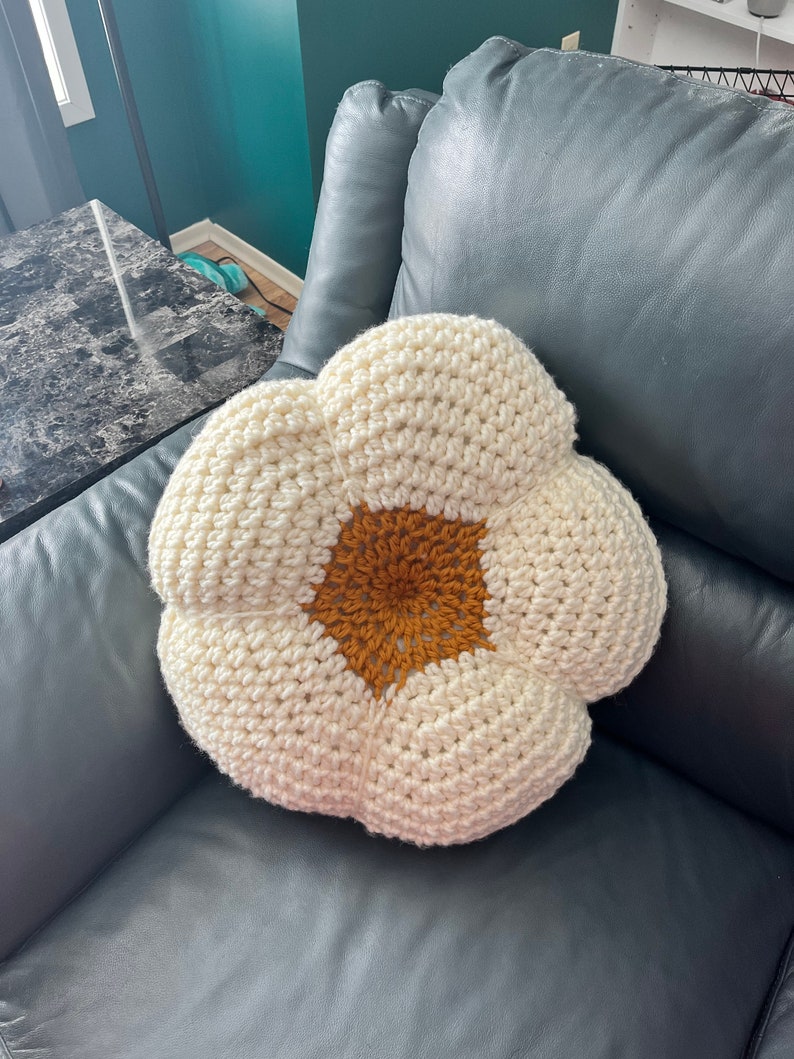 Daisy Pillow Crochet Pattern, Flower Throw Pillow, 1 Hour Crochet ...