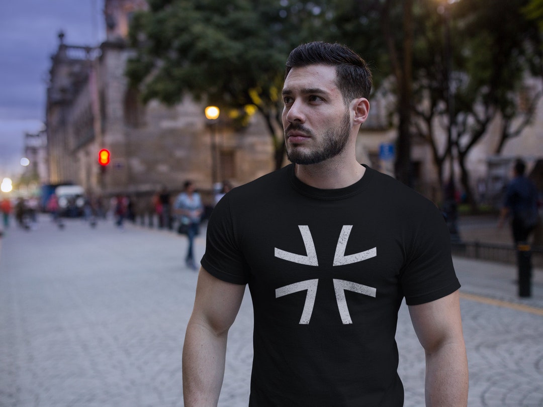 Distressed Iron Cross / White Cross / Crusader Cross Unisex T-shirt - Etsy
