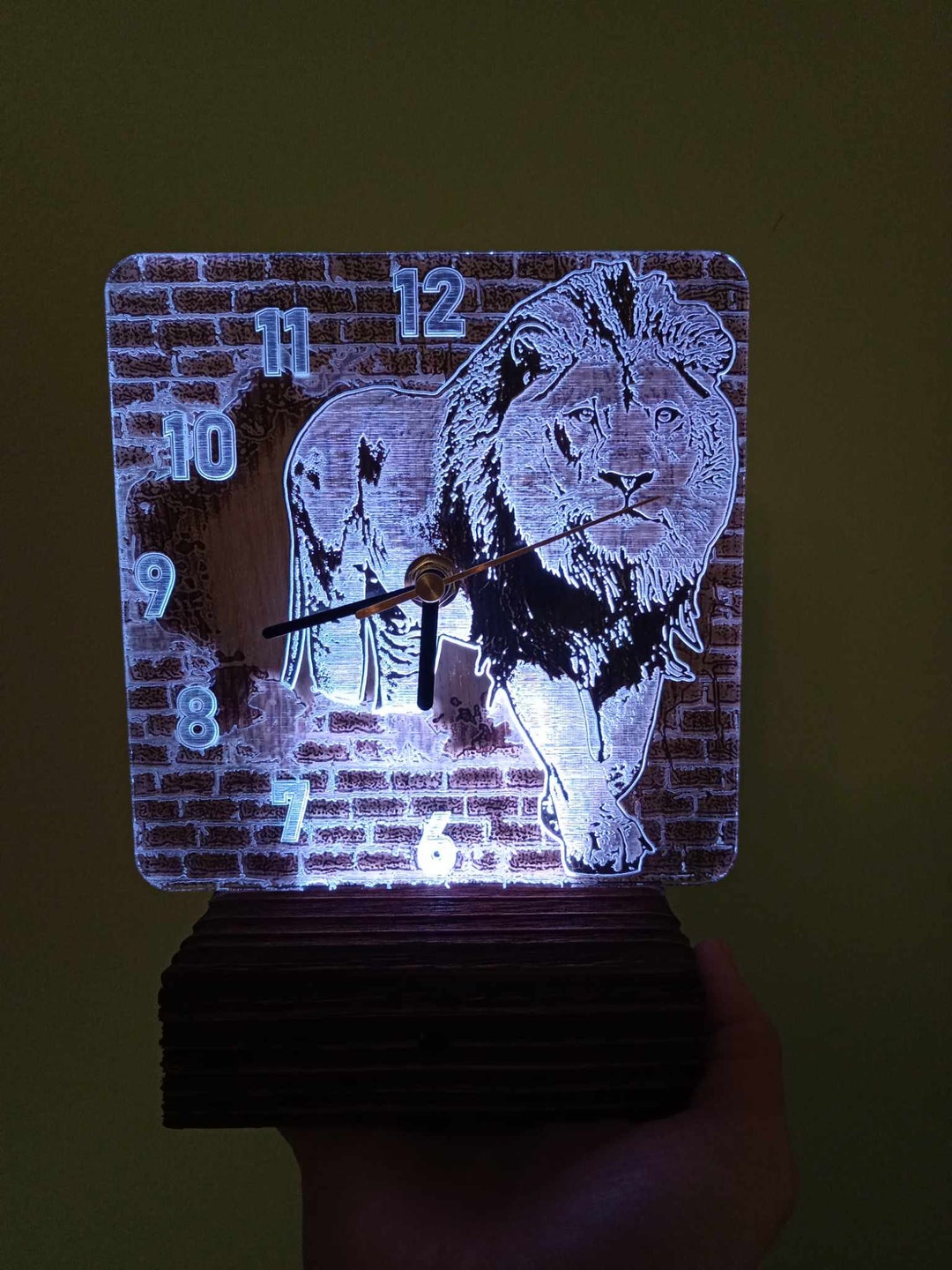 Leo Desk Clock: Multicolor Glow, Remote Control Night Light ...