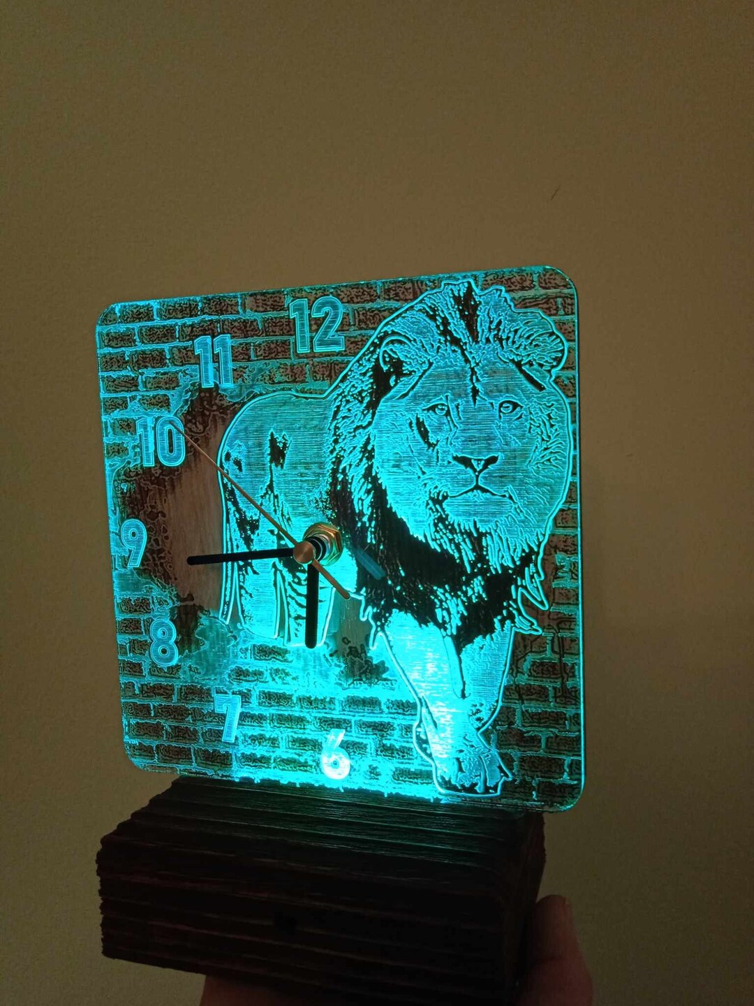 Leo Desk Clock: Multicolor Glow, Remote Control Night Light ...