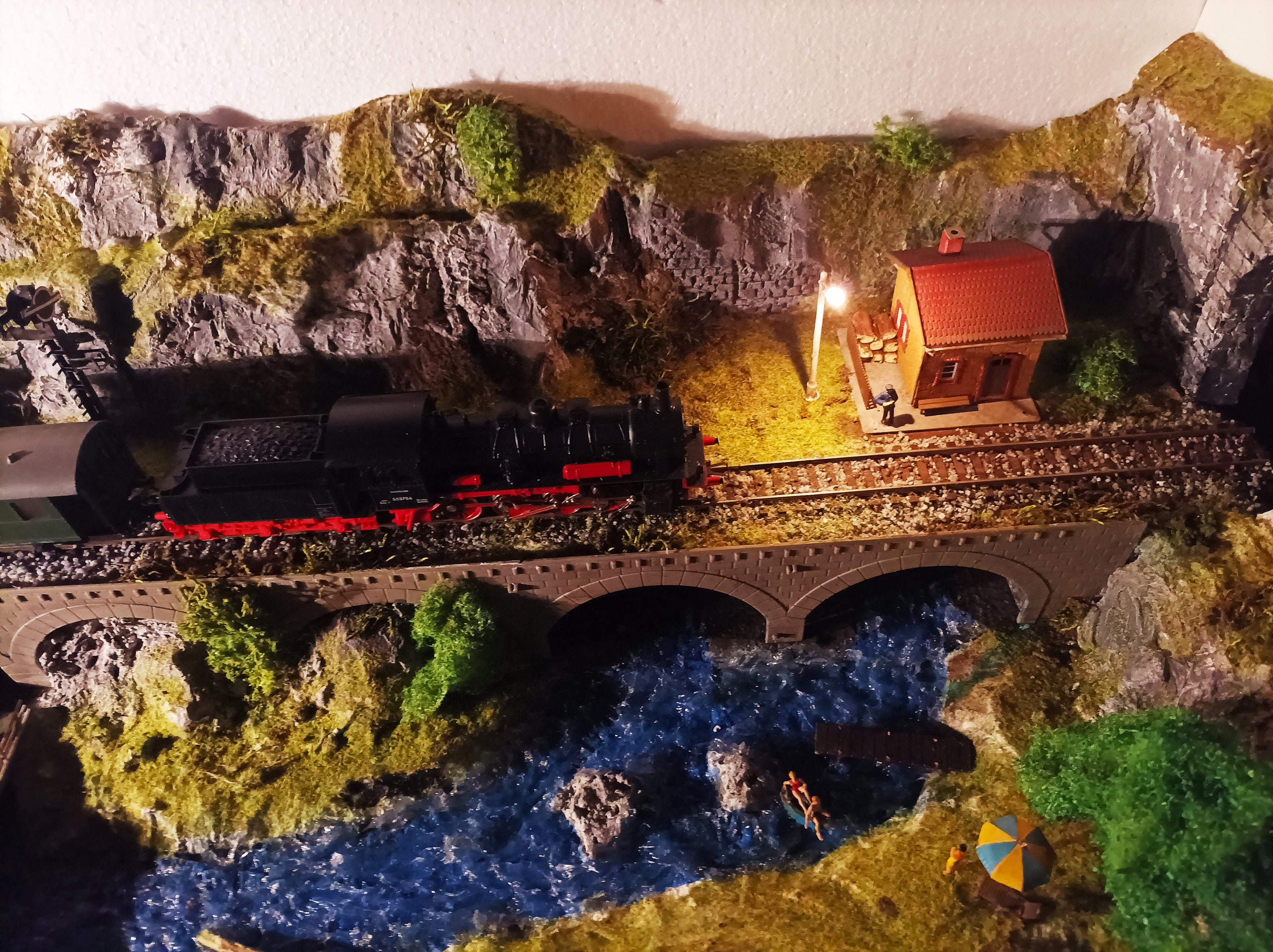 H0 Scale OO Gauge Train Diorama With Working Streetlight - Etsy