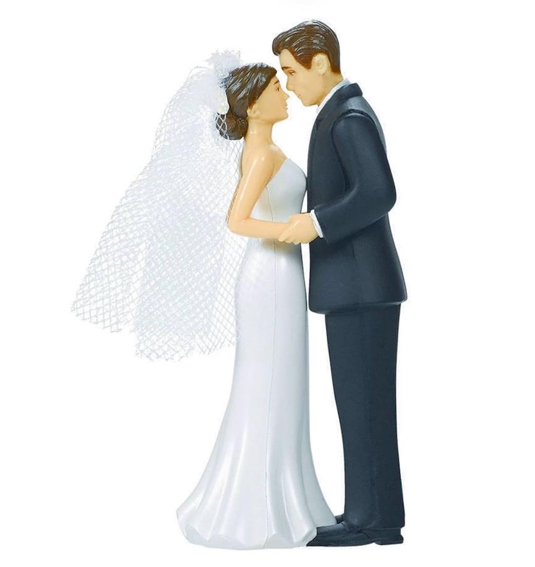 Elegant Bride & Groom Wedding Cake Plastic Topper With White Mesh Veil ...