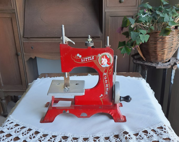 Vintage 1940s Little Mother Sewing Machine, Hand Crank, Craft Room ...