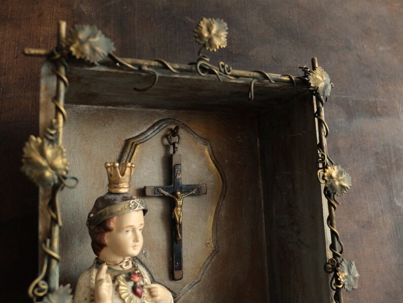 Religious Shrine/ Baby Jesus/ Wooden and Bronze / Reliquary Chapel - Etsy