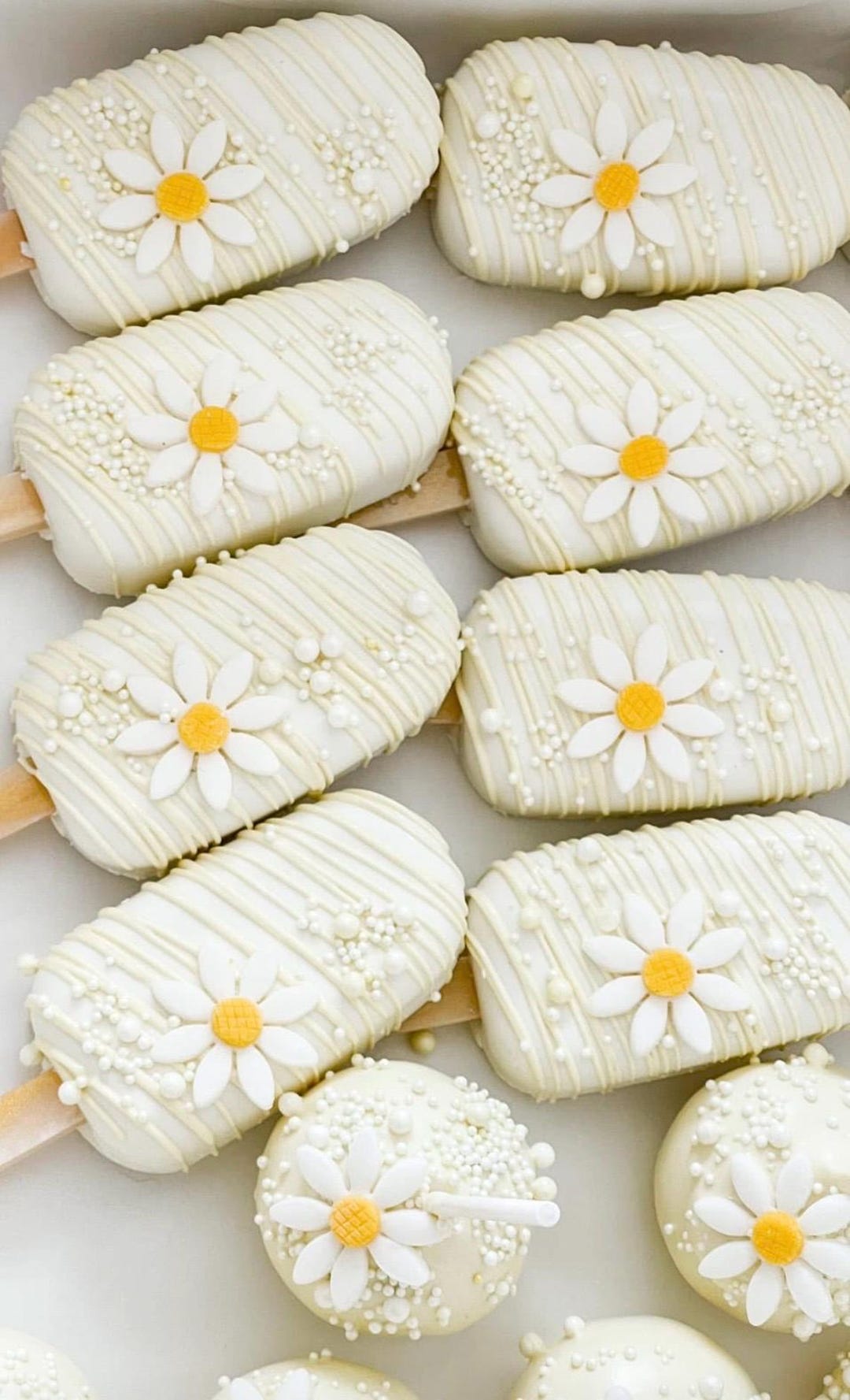 Daisy Cakesicles – Floral-inspired Cake Popsicle Treats - Etsy