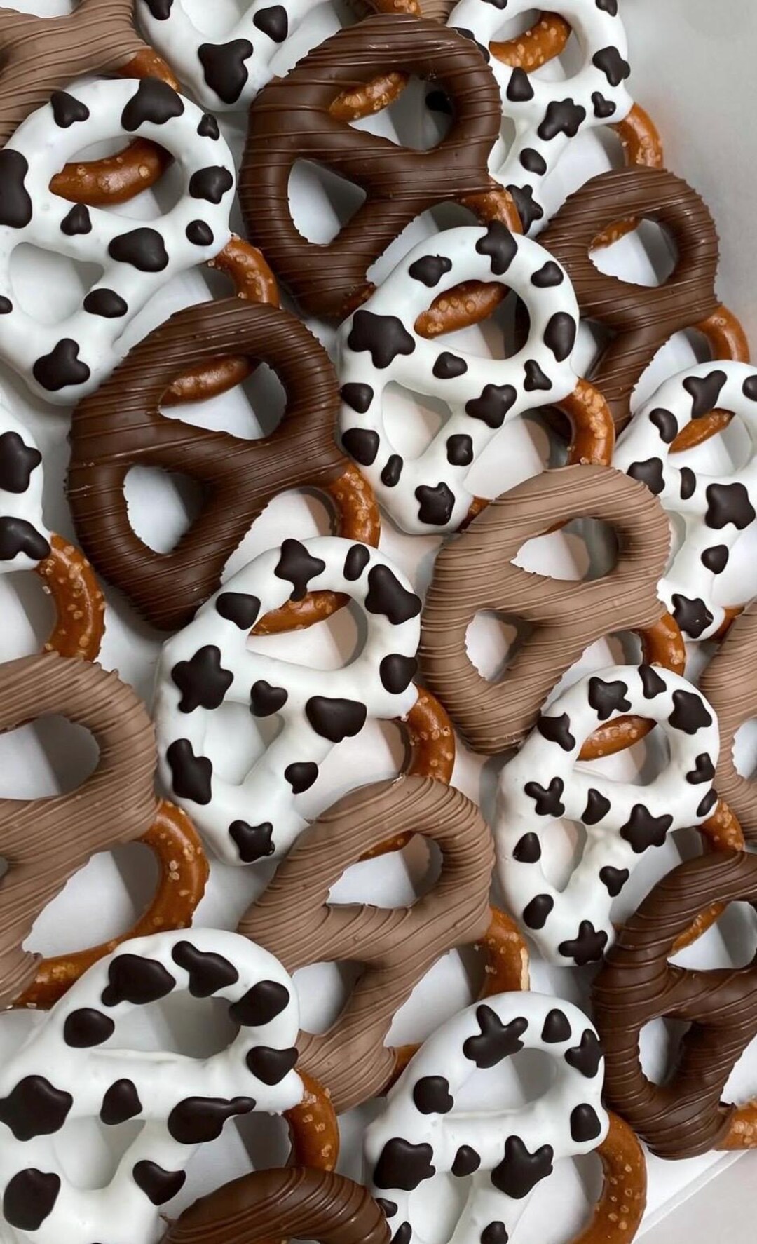 Cow Themed Dessert Box – 24, 36 or 48 Piece Farm Party Treats ...