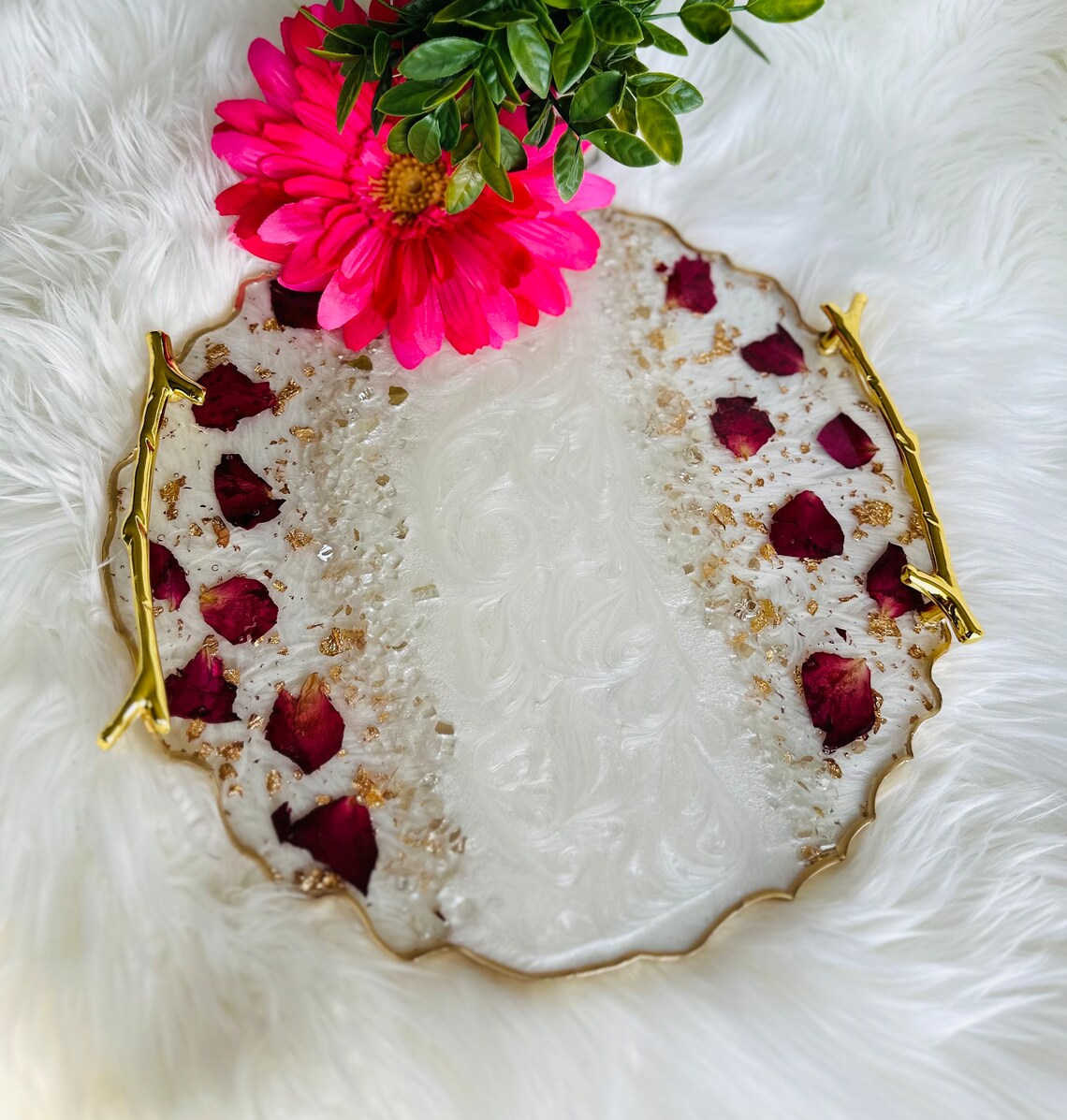Geode Inspired Resin Tray With Rose Petals & Gold Leaf - Etsy