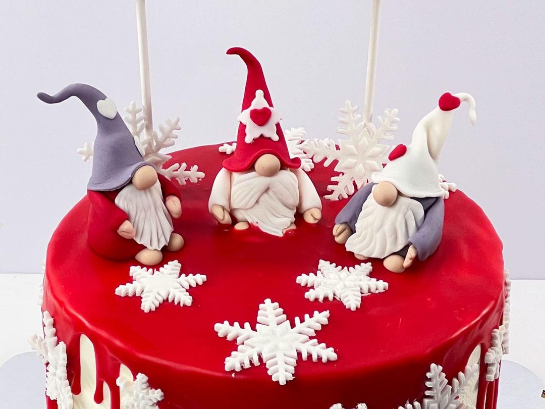 Gnome Cake Toppers - Edible Gnomes With Snowflake Cake Decoration - Etsy