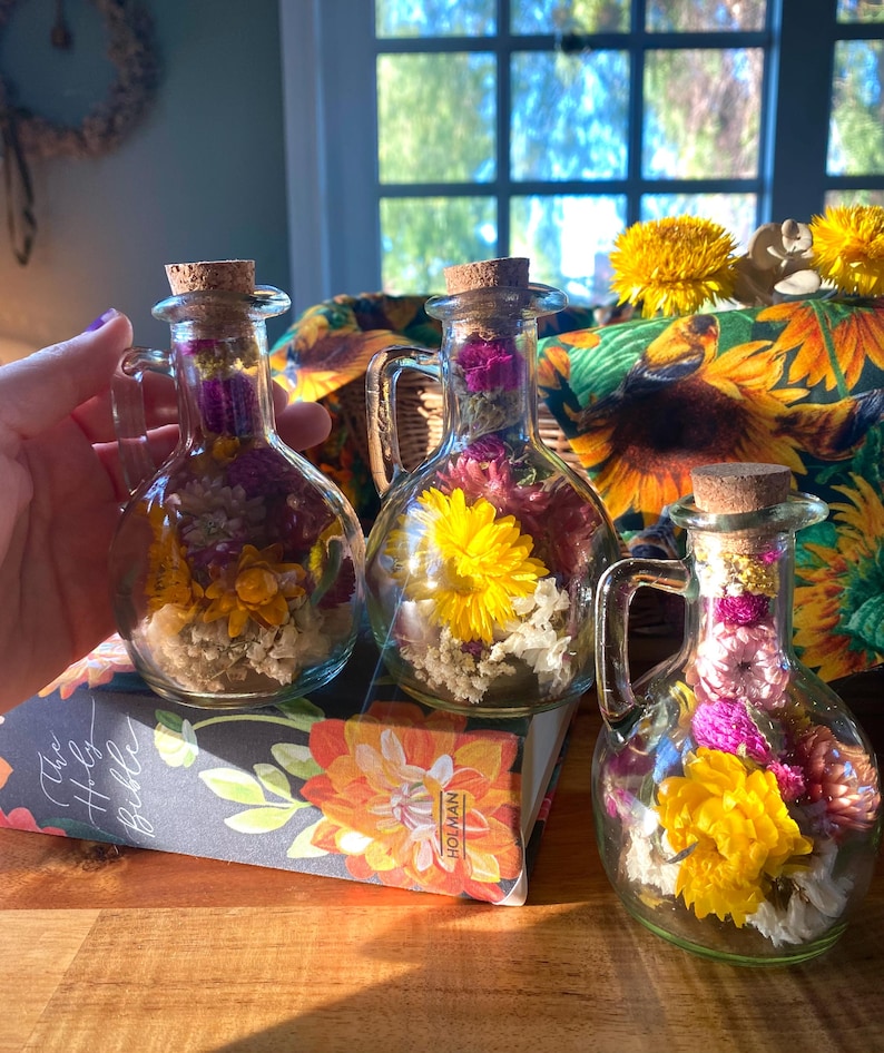 Flower Market Terrarium: Dried Flowers, Bookshelf & Spring Decor ...