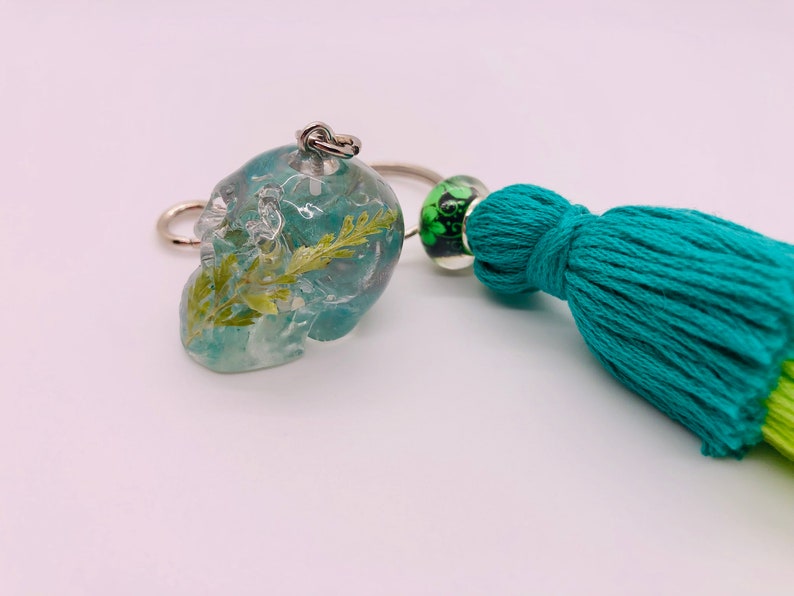 Handmade Pressed Leaves With Green Mica Resin Skull Keychain With ...