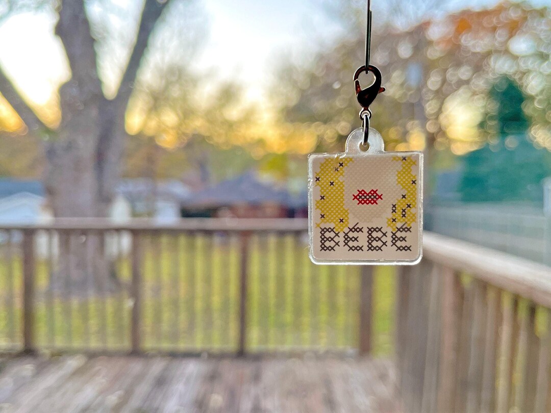 Moira Rose 'bébé' Acrylic Charm: Schitt's Creek Cross Stitch Art - Etsy