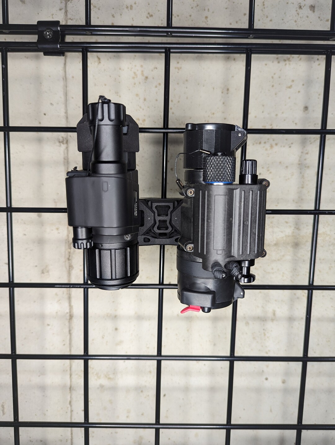 Dovetail Mount for Night Vision / Thermal Gridwall Gear Holder Storage ...