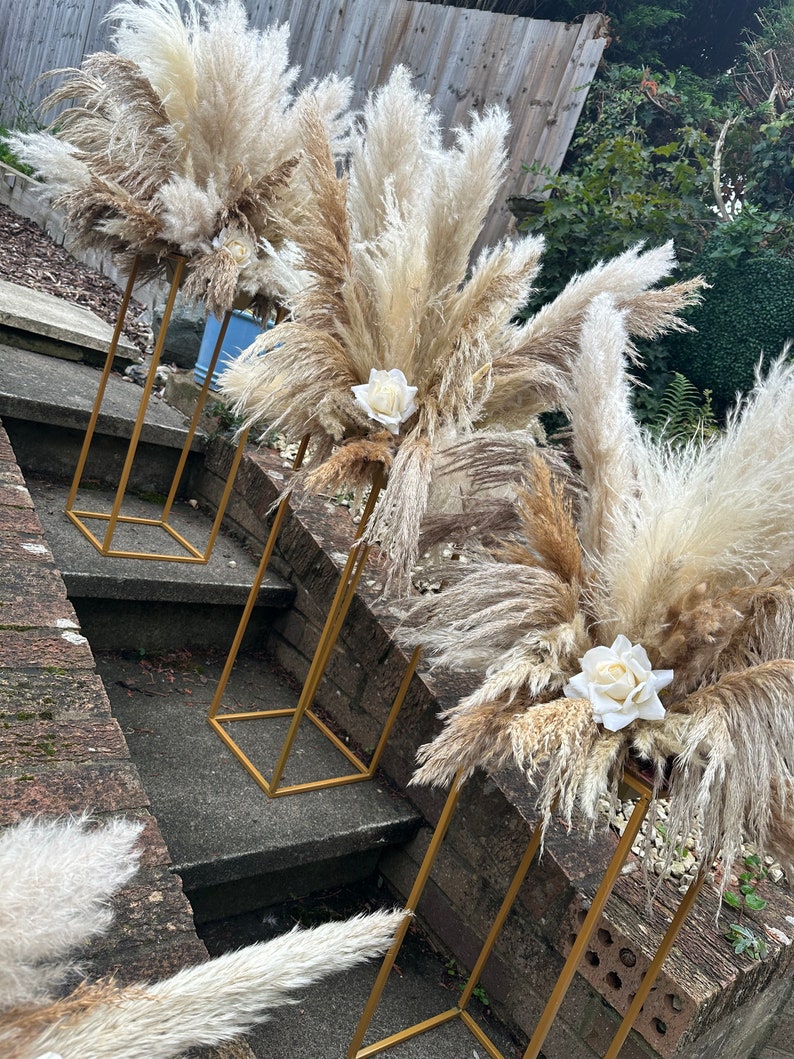 Tall Gold Pampas Pedestal | Aisle Runners Wedding Centrepiece Table ...