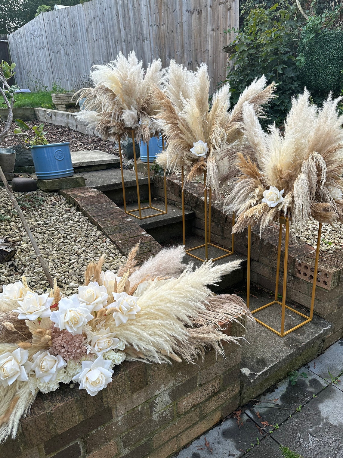 Gold Pampas Pedestal Table Centrepieces Pampas Aisle Runners Wedding ...