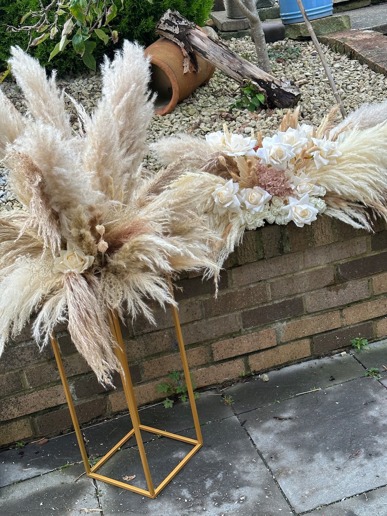 Gold Pampas Pedestal Table Centrepieces Pampas Aisle Runners Wedding ...
