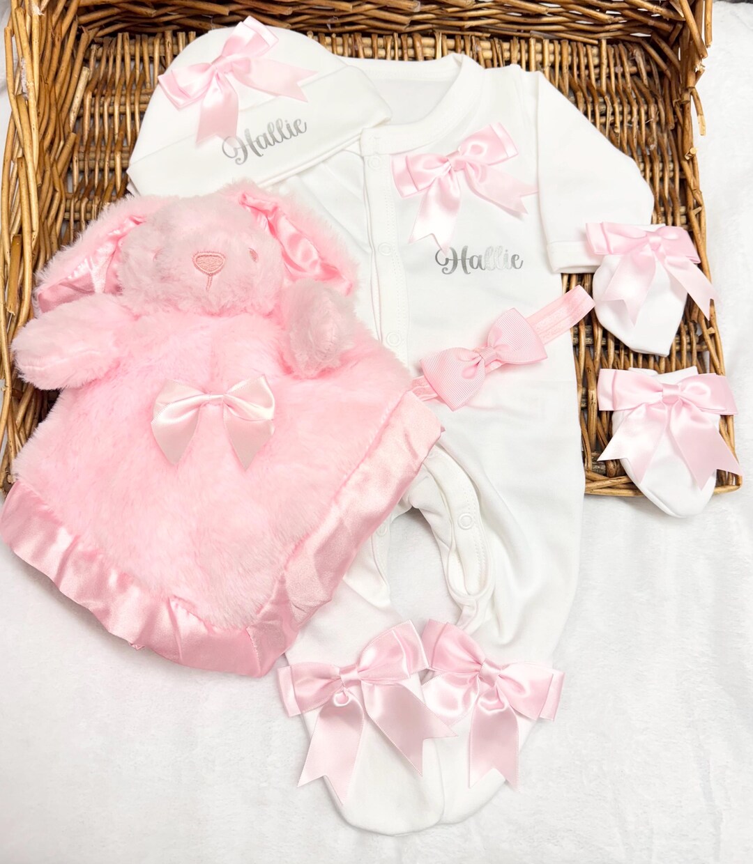 Baby Comforter Set Newborn Homecoming Hat Headband Sleepsuit/babygrow ...